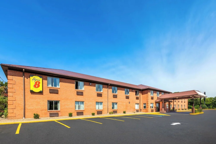 Super 8 Fairmont - Fairmont, WV