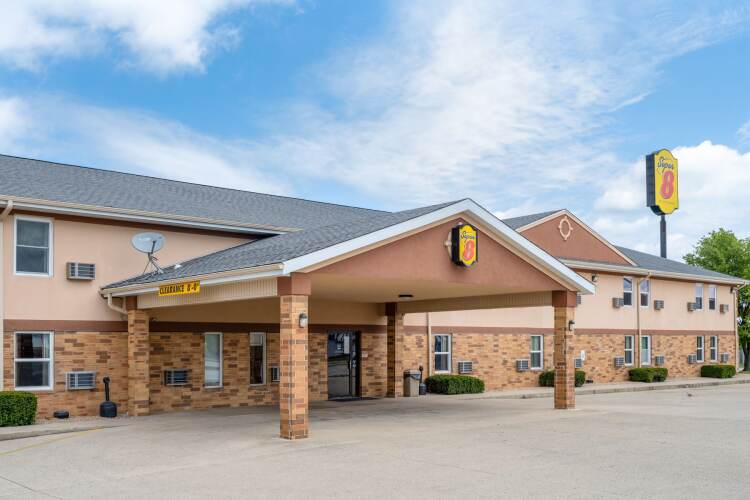 Super 8 By Wyndham Mattoon - Charleston, IL