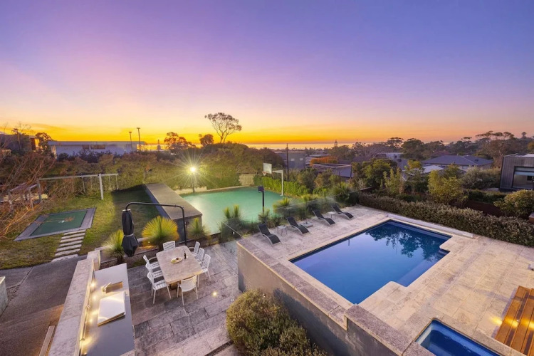 Sunset Haven Views Pool Spa Kids Amenities - Melbourne