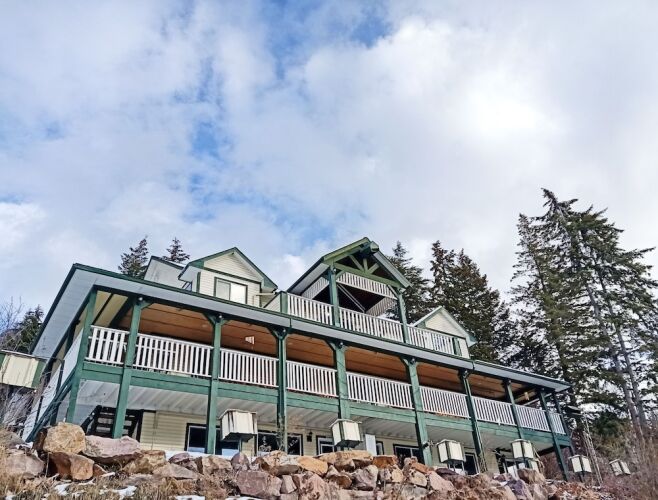 Golden Mountain View Suites - Alberta