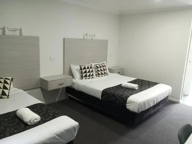 Big Valley Lakeside Paradise Motor Inn - Shepparton