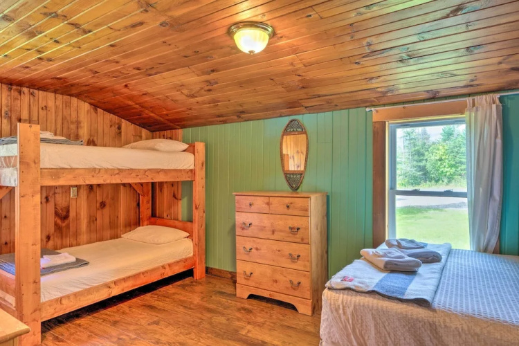 Rustic Cabin Retreat On Rangeley Lake! - Maine