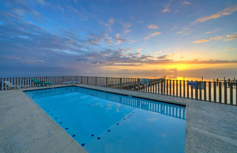 Pool Access + Boat Dock Steps To The Gulf The Pintail By Avantstay - Texas