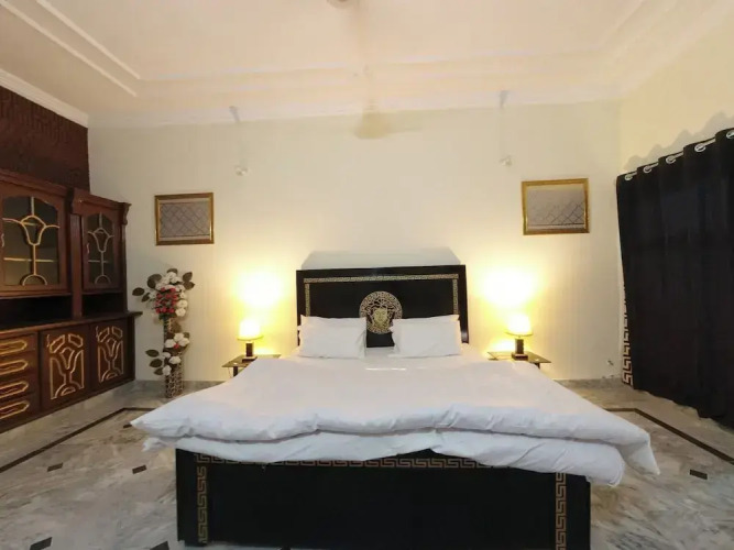 Room-serene Guest Room Retreat In Rawalp - 