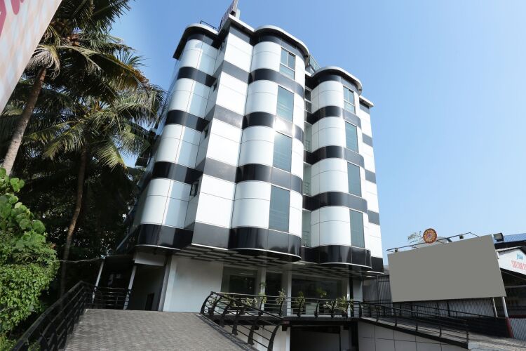 Capital O 10611 Hotel Malabar Illam - Kochi