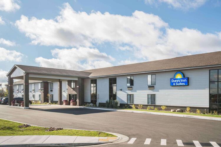 Days Inn & Suites By Wyndham Wausau - Wausau, WI