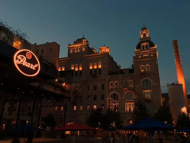 Historic Comfort 2br 1ba Guesthouse Near Riverwalk - San Antonio, TX