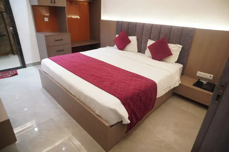 Hotel Mahalaxmi Grand - Kanpur