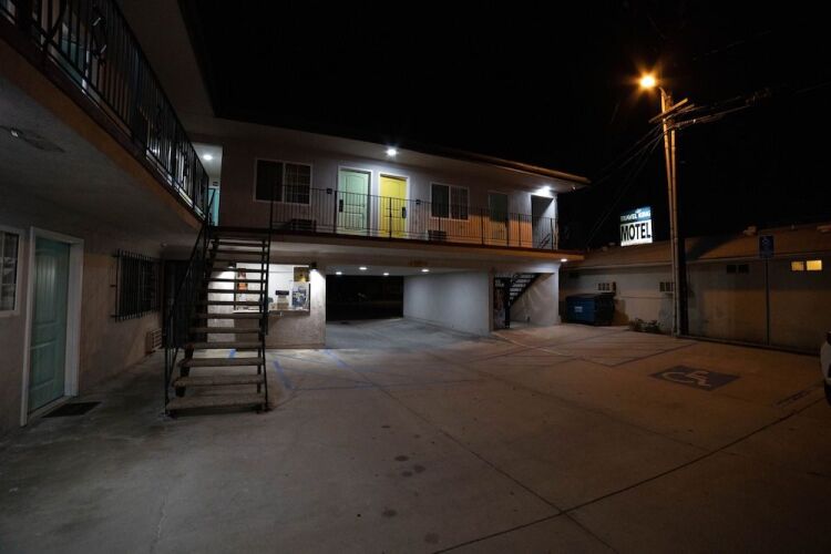 Artesia Motor Inn - Bellflower, CA