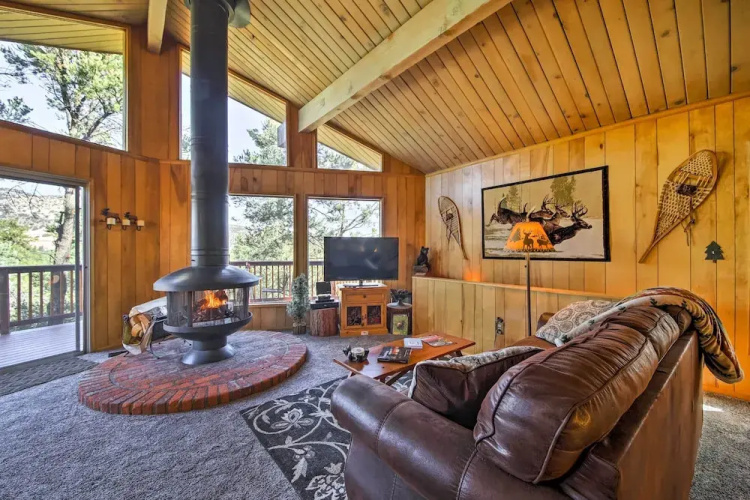 5 Mi To Big Bear Mtn Resort: Cozy Cabin W/ Deck - Big Bear, CA
