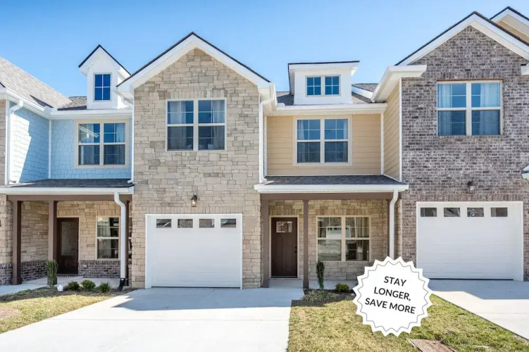 1 King 1 Queen 2 Double Garage Washer Dryer - Hendersonville, TN