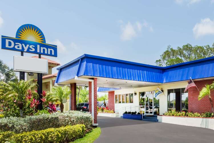 Days Inn By Wyndham Fort Myers Springs Resort - Fort Myers, FL
