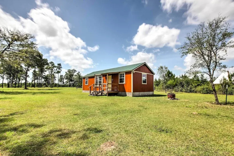 Tranquil Plantersville Cabin: Farm Animals On-site - Magnolia, TX