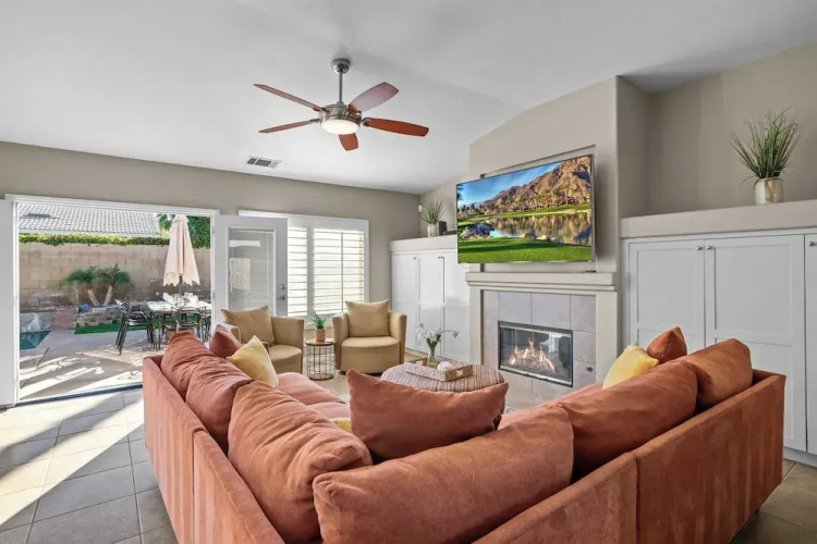 La Quinta Desert Haven Luxe Stay W/ Private Pool, Hot Tub, Pool Table - Indio, CA