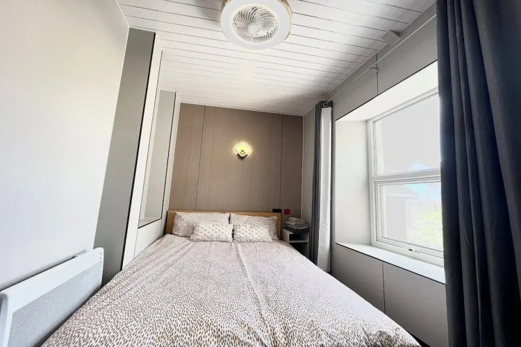 Oyo Welsh Holiday Accommodation - Modern Stay - Pembrokeshire