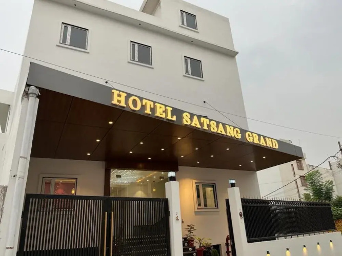 Hotel Satsang Grand - Varanasi