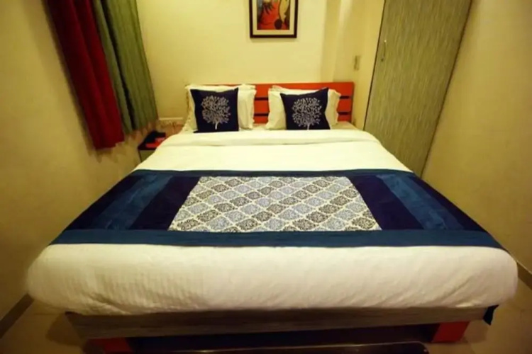 Hotel Royal Apple - Ahmedabad