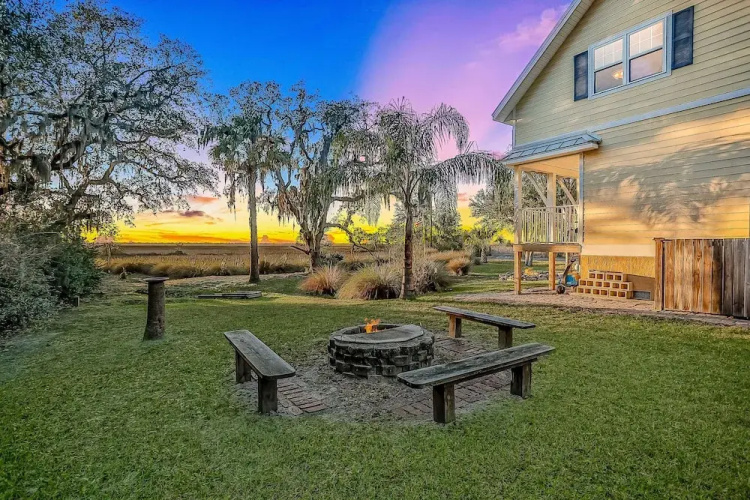 Inviting Waterfront Cottage With Balcony, Firepit, Marsh Views, & Washer/dryer - Amelia Island, FL