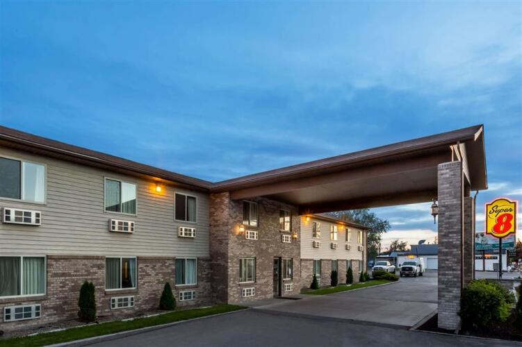 Super 8 By Wyndham Rexburg - Rexburg, ID