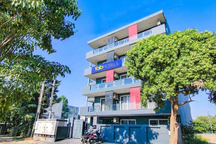 Fabhotel Infinity Stays - Gurugram