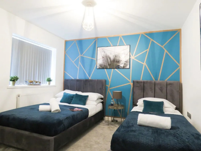 Tudors Esuites 4 Bedroom House - Birmingham
