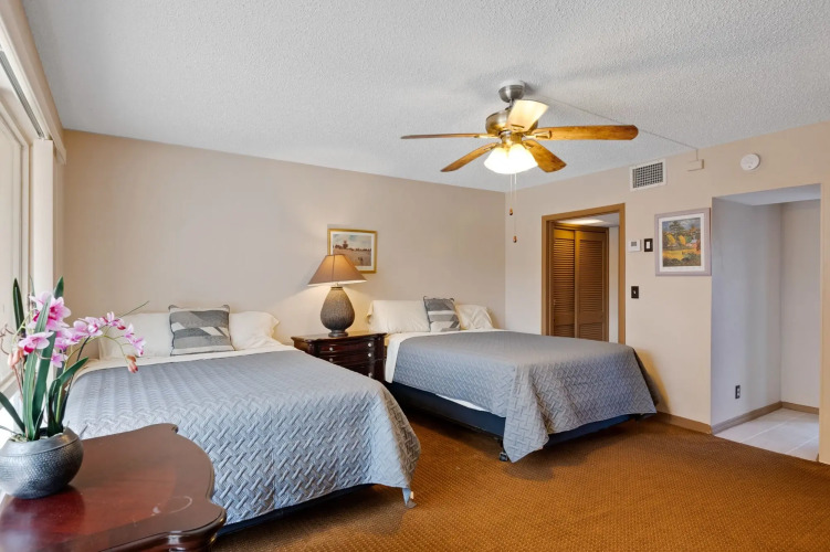 Oceans 735 - Boca Ratón, FL