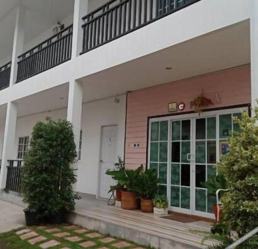 Patchy&p'praw Family Hostel - Warin Chamrap