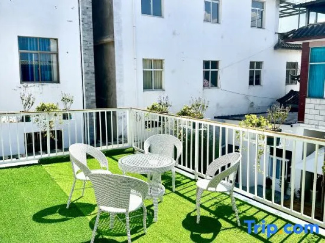 Lawn | Juean Caoping Dujia Garden Homestay (Erhai Longkan Wharf) - Dali
