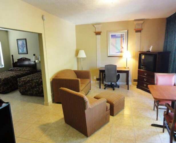Oceans Beach Resort & Suites - Plantation, FL