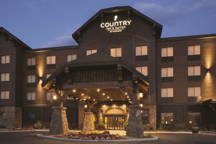 Glacier International Lodge - Glacier National Park