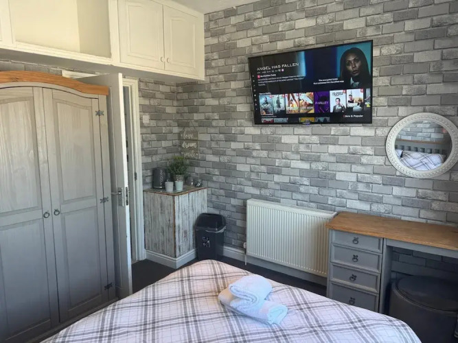 Oyo Shore Surf Lodge - Newquay