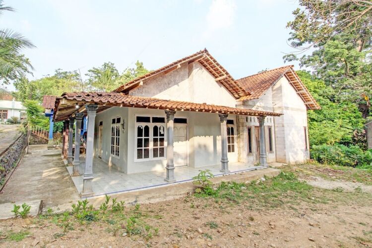Spot On 93527 Agus Kostel Syariah - Pati