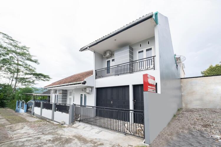 Super Oyo 2727 Nareswari Guest House Syariah - Magelang