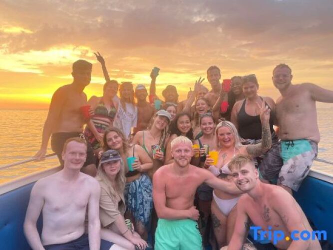 Koko Party Hostel 18-40 - Ao Nang