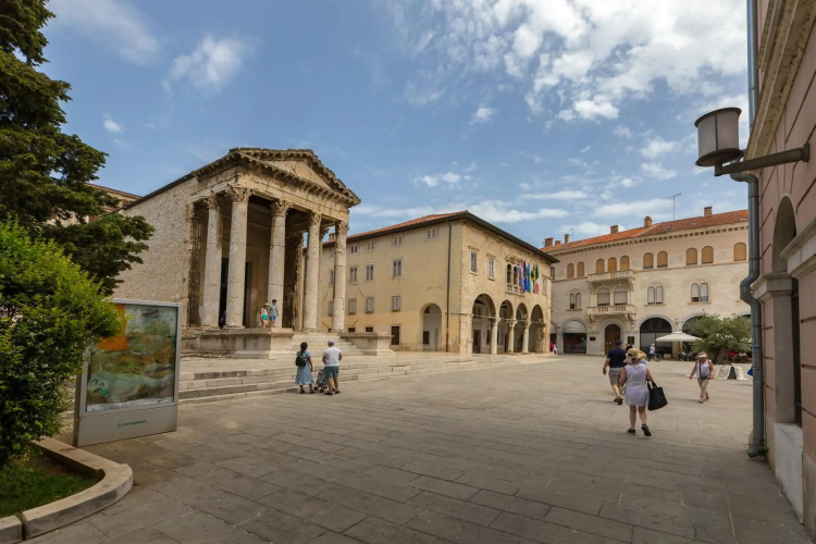 Lovely House With Garden Near City Centre - Pula
