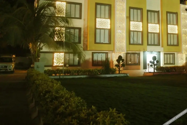 Safari Hotel & Resort - Somnath
