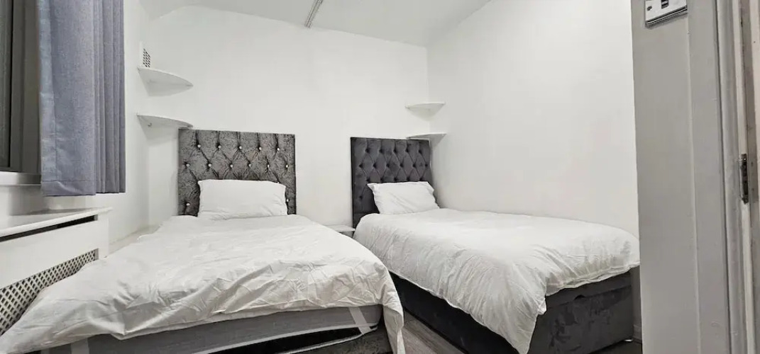 Spacious & Modern 2-bed House In Dagenham - Dagenham