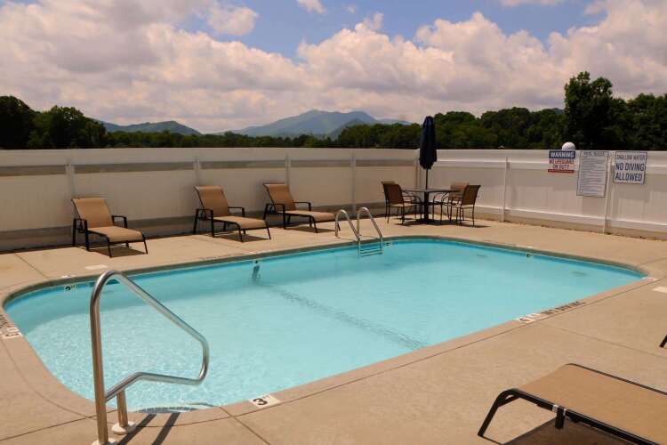 Days Inn By Wyndham Waynesville Nc - Waynesville, NC