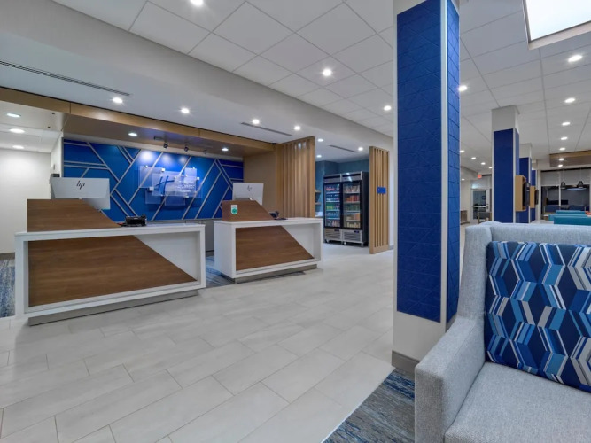 Holiday Inn Express & Suites Huntsville - Space Center - Huntsville, AL