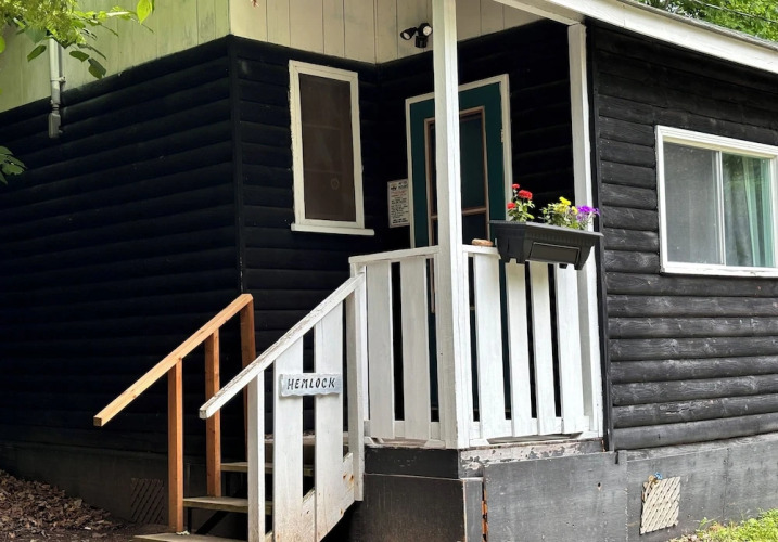 Lakefront Hideaway Resort - Ontario