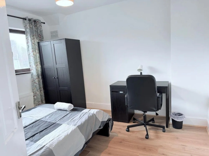 Fountain House-sleeps 5-central Dagenham-parking - Barking