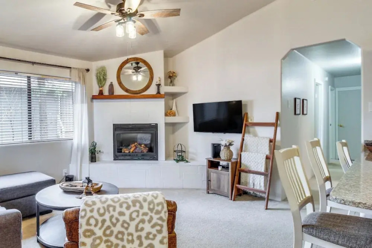 Updated Deck & Fireside Table: Pinetop Cottage - Pinetop-Lakeside, AZ