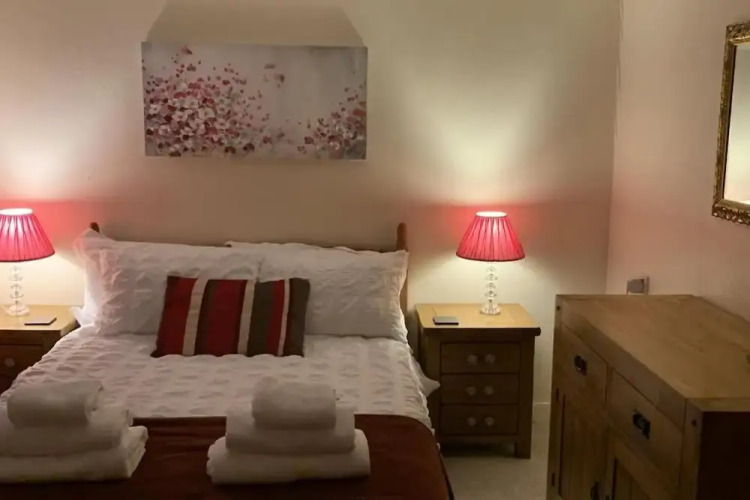 2-bed House Sleeps 4 - Enclosed Garden - Tv & Wifi - Amesbury