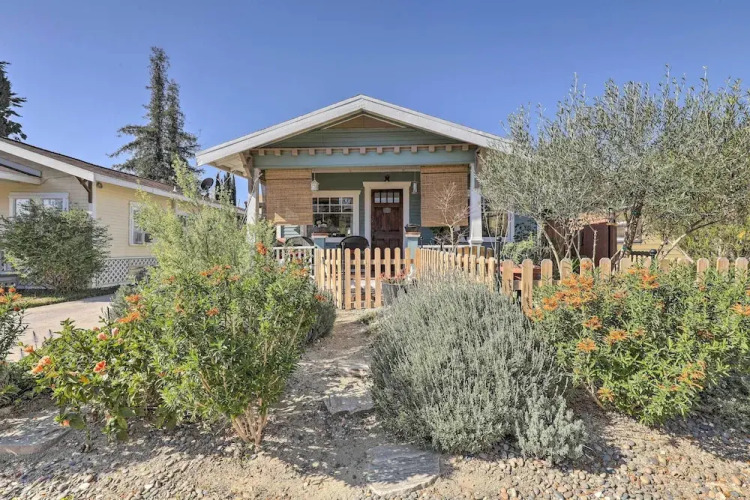 Charming Craftsman Bungalow With Garden & Hot Tub! - Whittier, CA