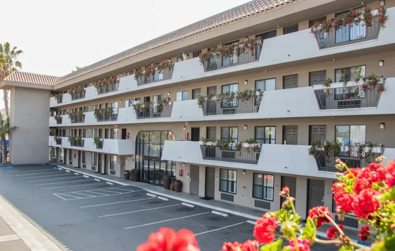 Ramada By Wyndham Oceanside - Carlsbad, CA