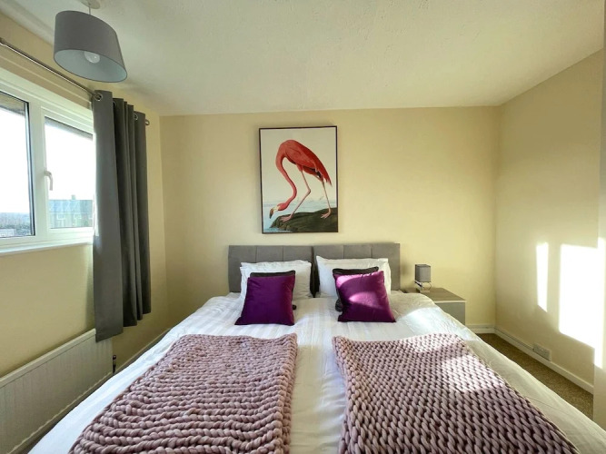 6 Person Spacious Home With Garden - Barnsley