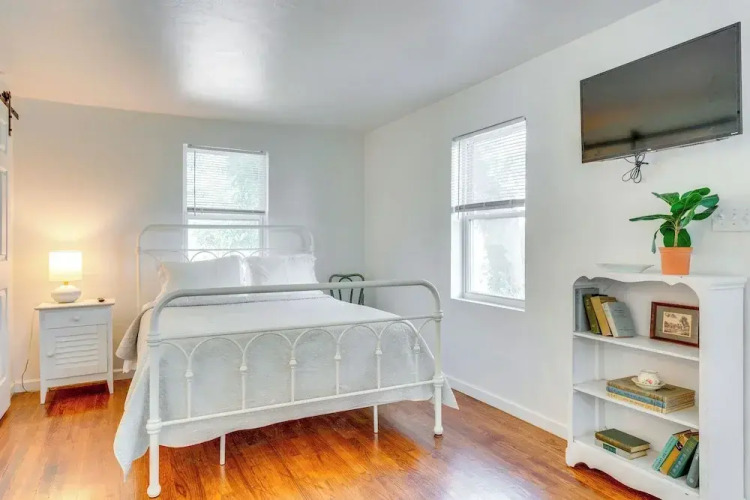 Cozy Studio In Heart Of Okc Plaza District! - Oklahoma City