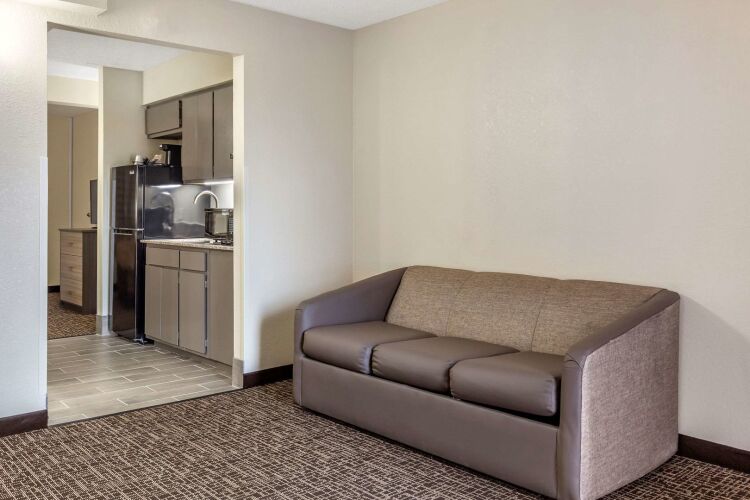 Quality Inn & Suites Spring Lake - Fayetteville Near Fort Liberty - Fayetteville, NC