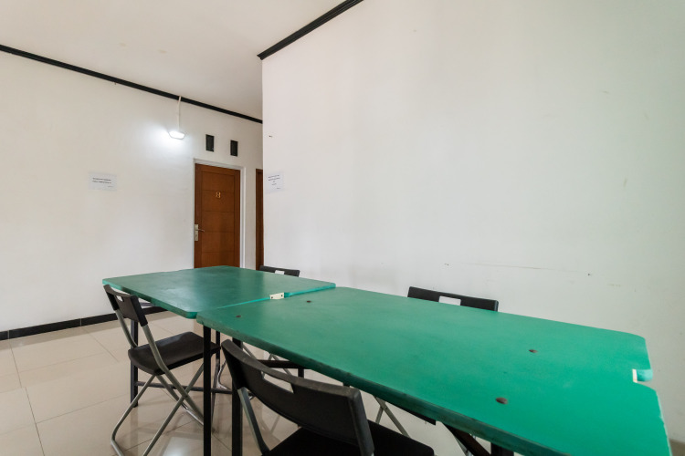 Reddoorz Near Terminal Bubulak Bogor - Loji