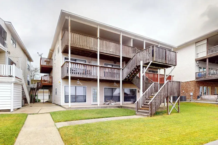 2br Riverfront Townhome W/ Balcony & Boat Dock - Livonia, LA